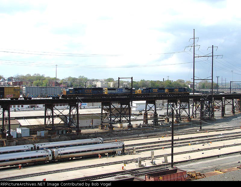 CSX train L438 on West Philadelphia High Line